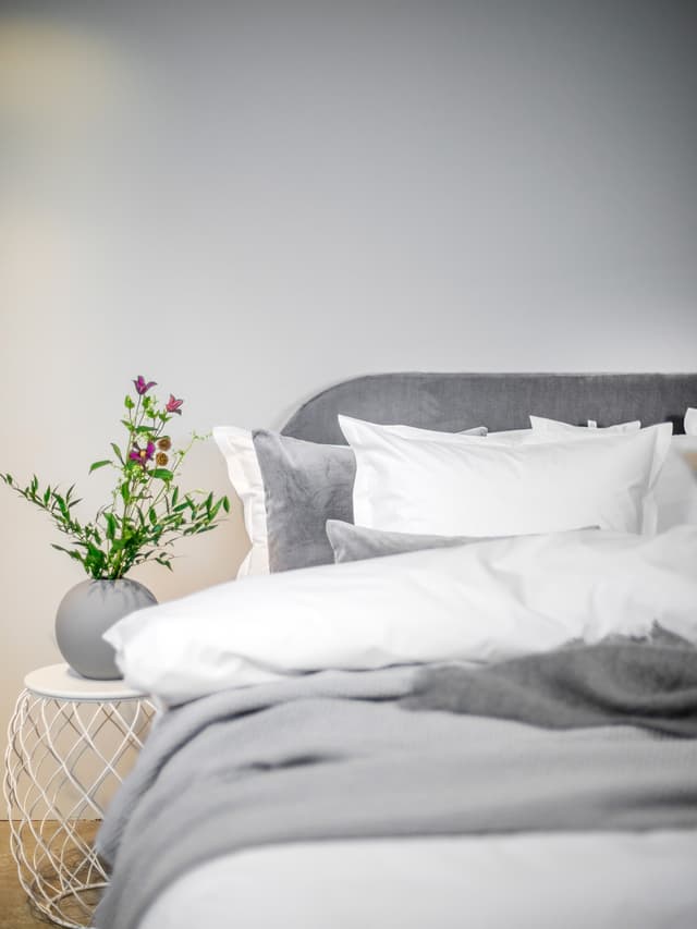 Sänggavel | Bianca - Sammetstyg - Ljusgrå | Mille Notti